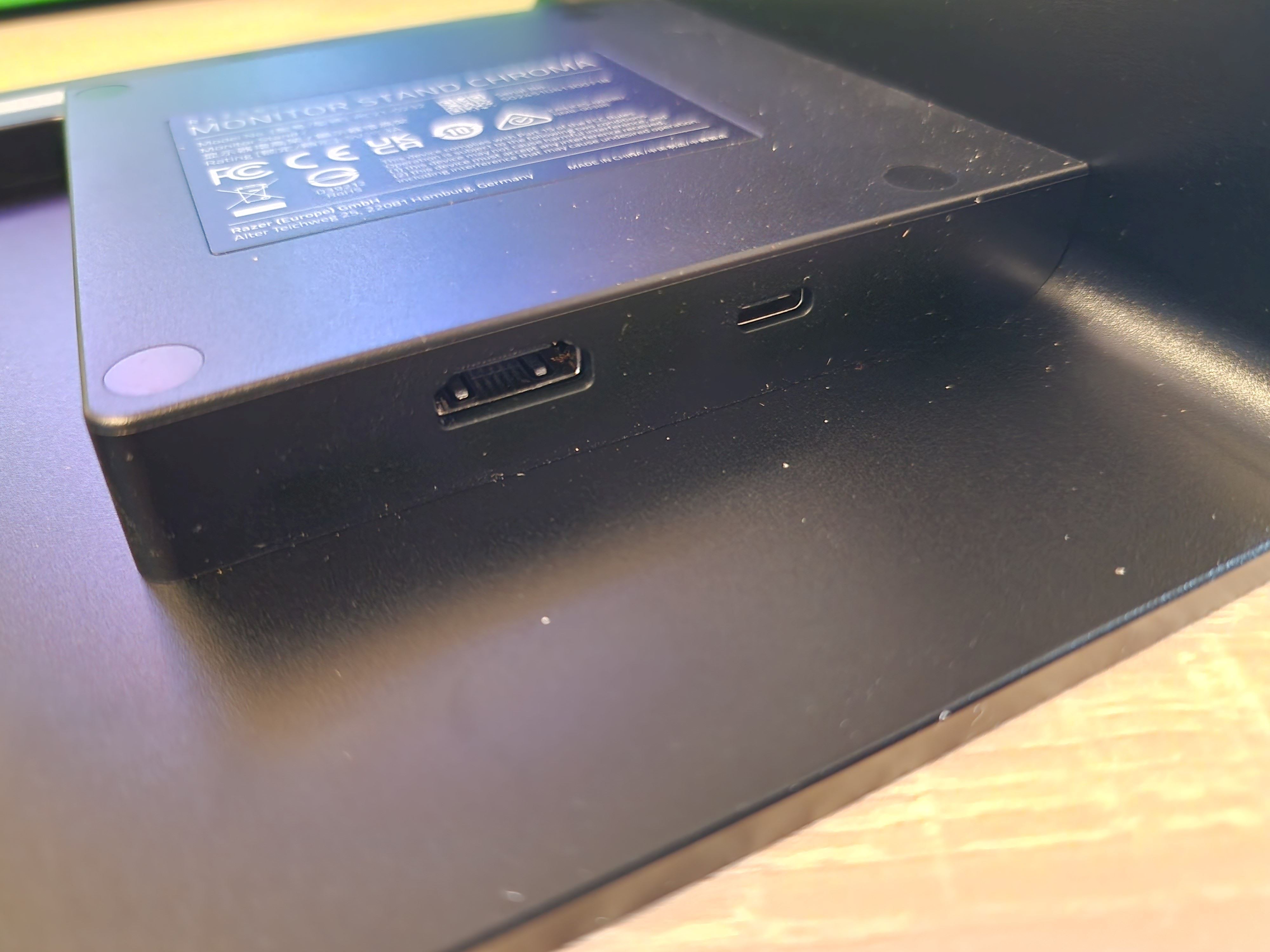 Razer Monitor Stand Chroma - hardvérový test / recenzia | Sector.sk